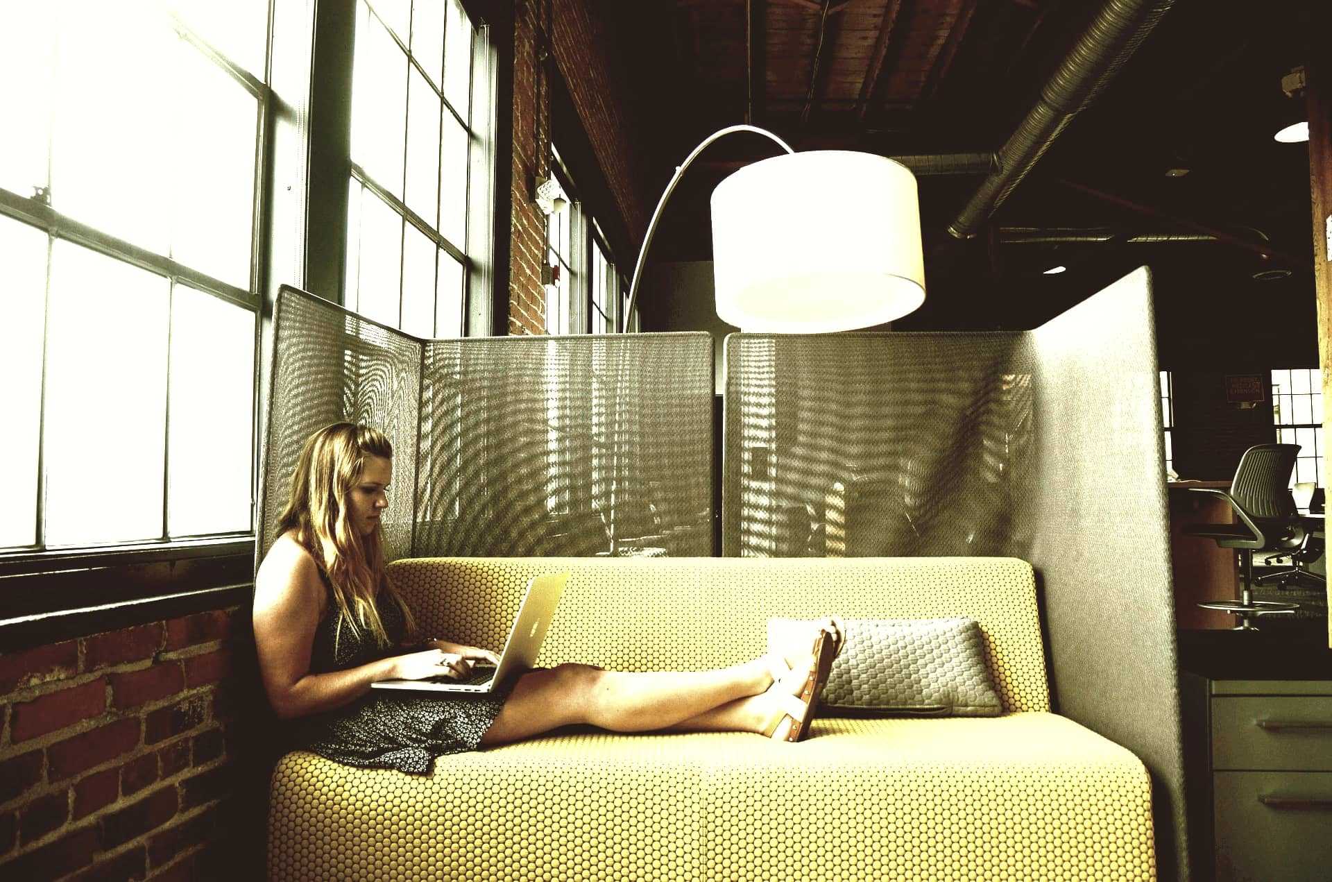 Fixed vs. Flexible Schedule: Get to Know the Pros and Cons | Resumeble